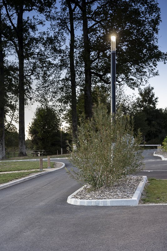 Climate-neutral solar lighting in La Coquille Selux