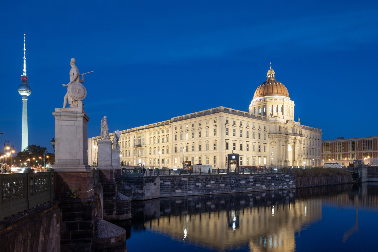 Berlin City and Light Tour Selux